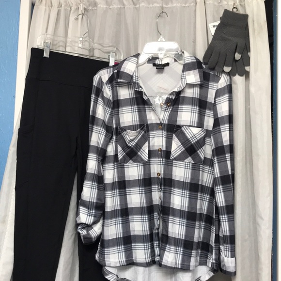 Robert Louis | Tops | Robert Louis Soft Plaid Top | Poshmark